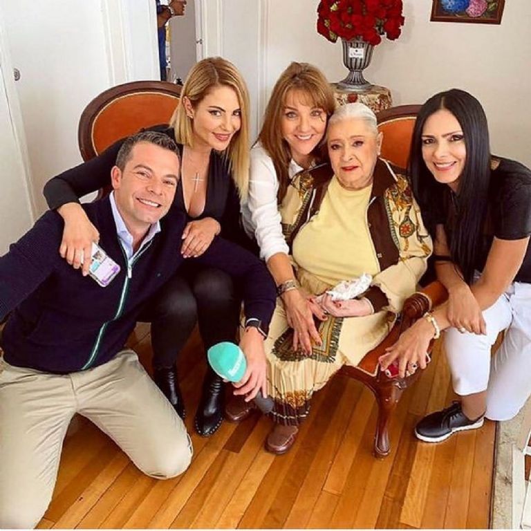 Primera Actriz Colombiana Dora Cadavid "Inesita" en Yo soy Betty la fea ...